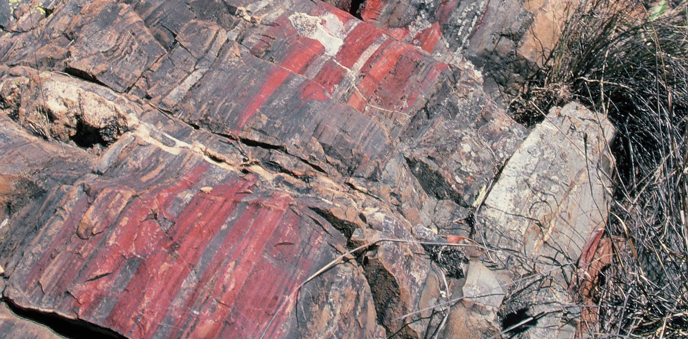 Ancient African bedrock reveals the violent beginnings of life on our ...