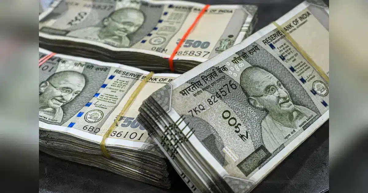 Rupee Reaches Record Low as Currency Falls to 92.5 Against US Dollar ...