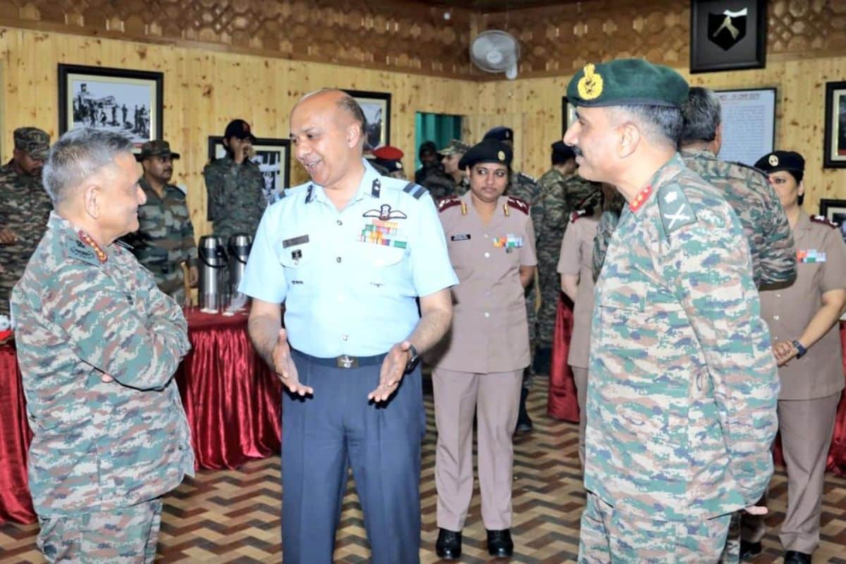 CDS General Anil Chauhan Reviews Security at Chinar Corps - Observer Voice